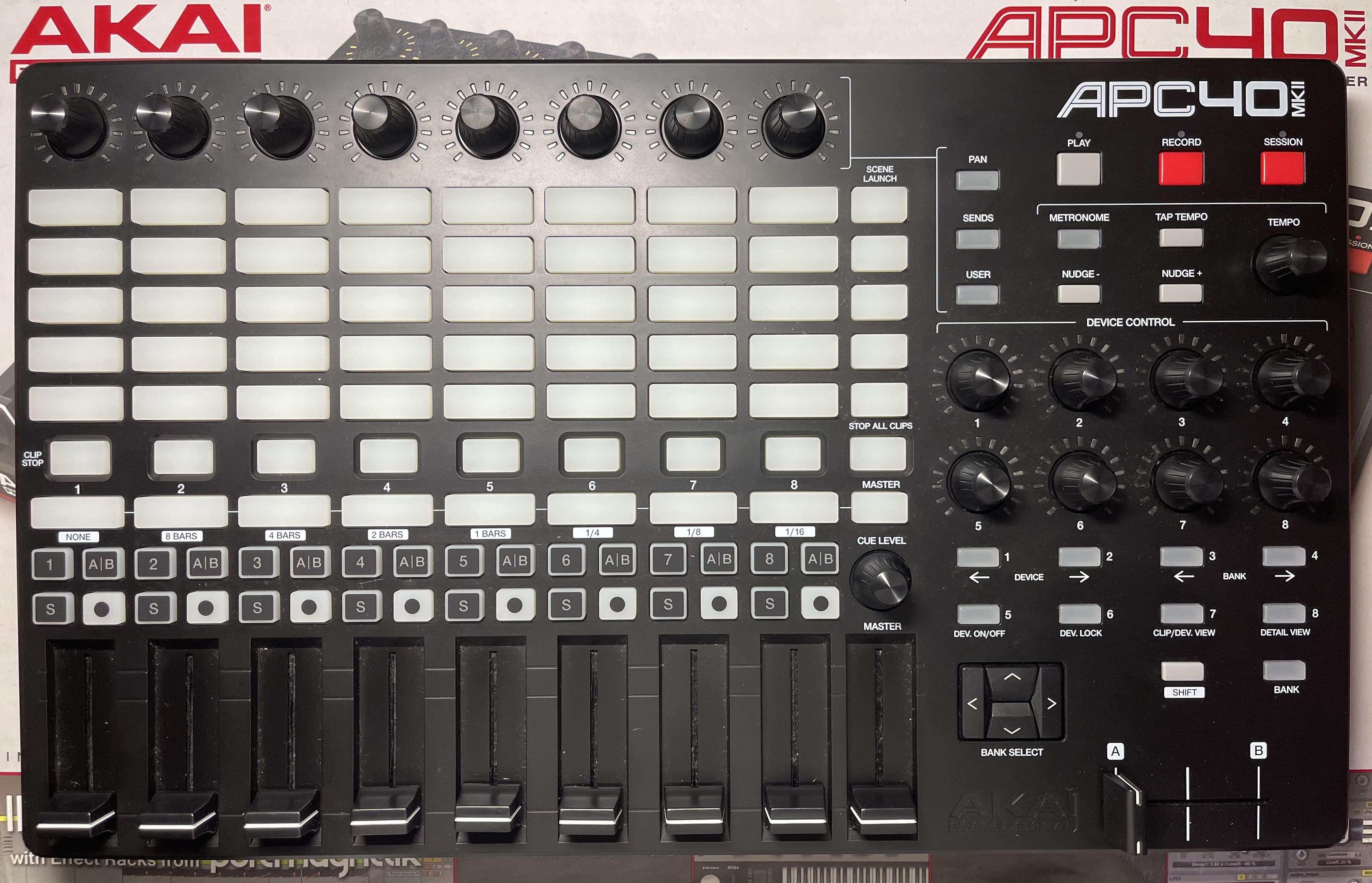 AKAI APC40 MKII MIDI 控制器 - 二手樂器 | DigiLog 聲響實驗室