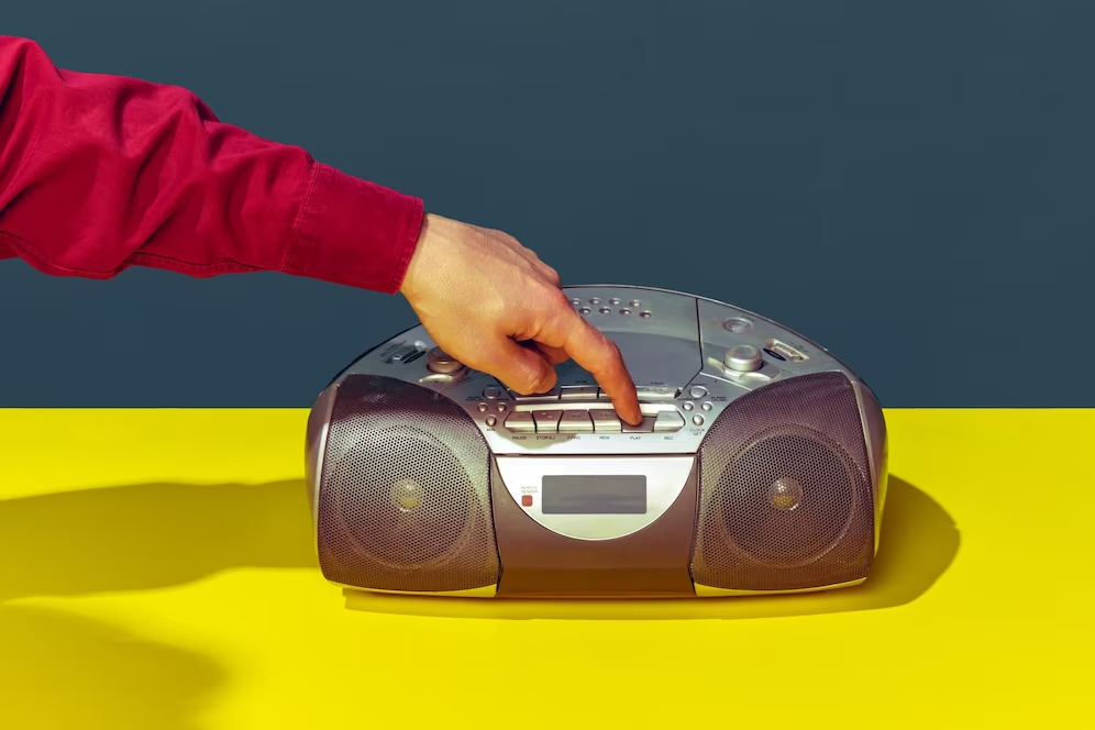 Rewind App 帶你進入音樂的時光旅行！探索千禧年前後的熱門歌曲和故事 - DigiLog 聲響實驗室